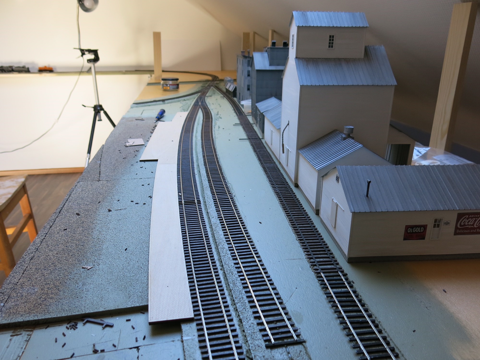 No. 20: Ackley Layout – Laying Roadbed – Railroad Prototype Modeler